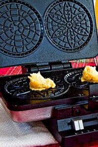 Italian Pizzelle Cookies Recipe (The Oldest Known Cookie) - Cooking Frog